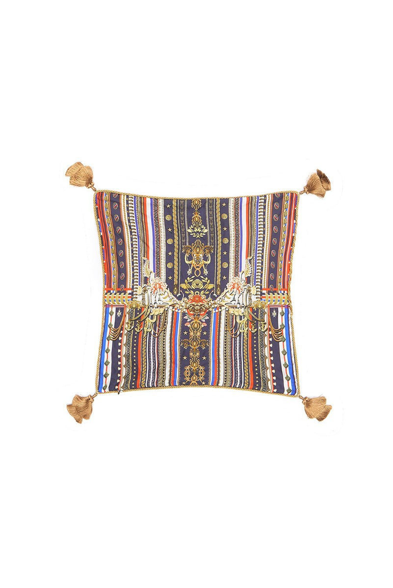 SMALL SQUARE CUSHION THIS CHARMING WOMAN – CAMILLA EU